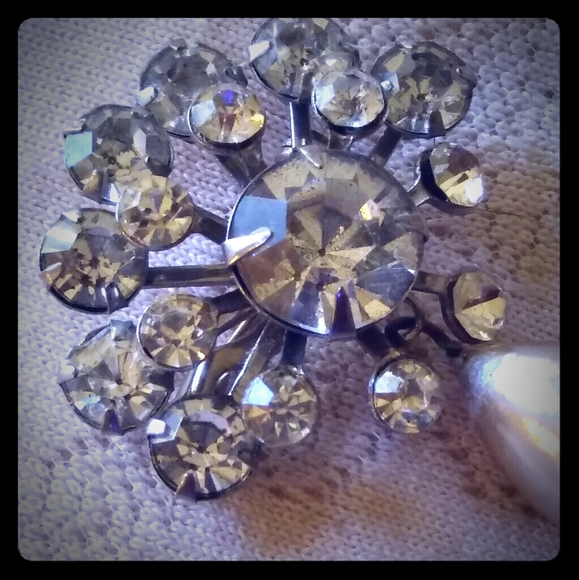 Vintage | Jewelry | Vintage Clear Rhinestone Wteardrop Dangle Brooch ...